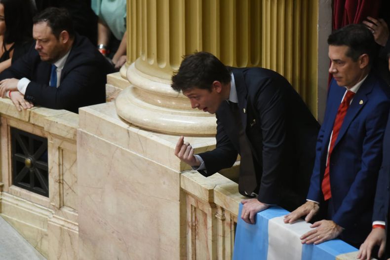 Los límites de la intervención de Santiago Caputo