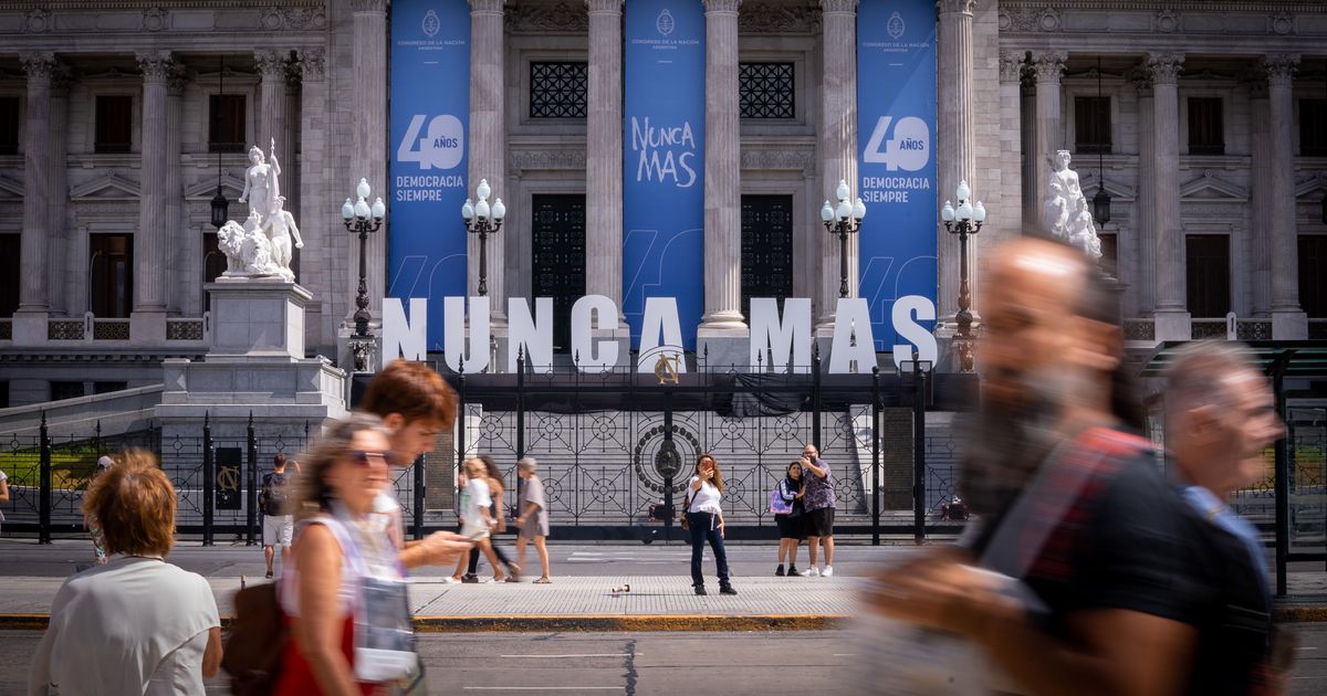 La democracia, bajo ataque: chocolate por la noticia