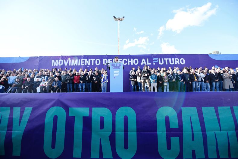 Todas las fotos: quiénes fueron al acto de Axel Kicillof