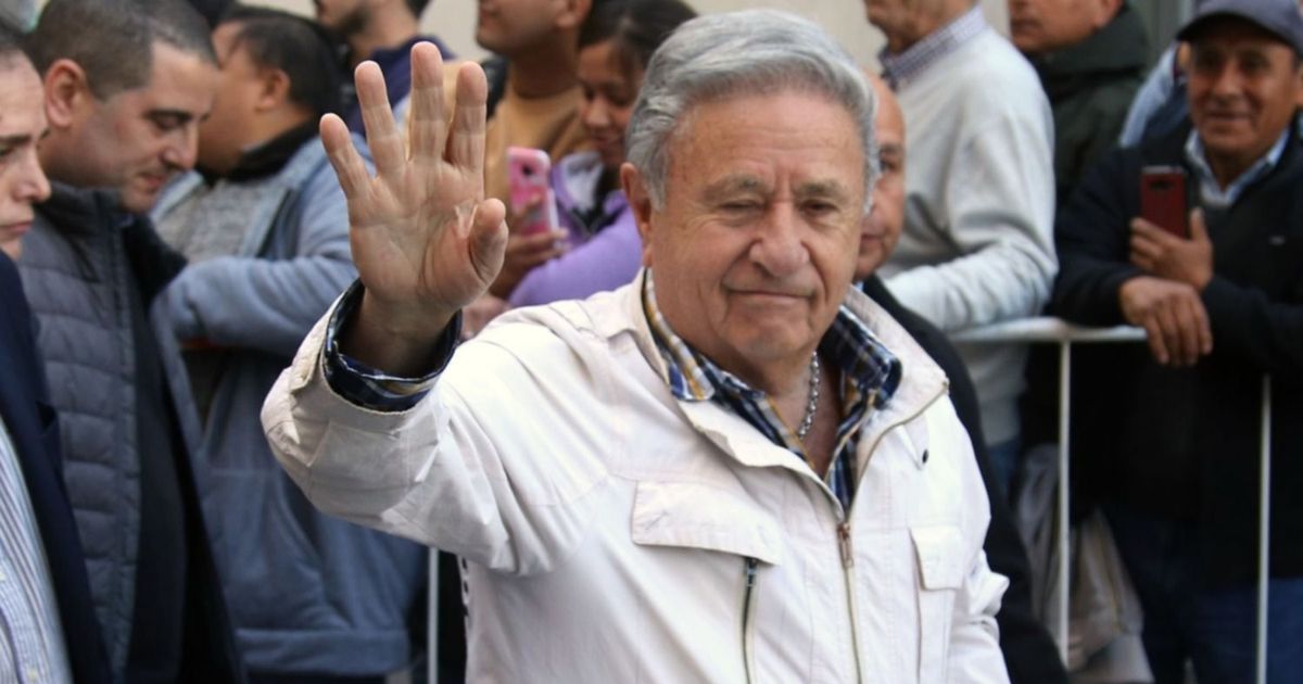 Duhalde asoma la cabeza: qué busca y qué tiene