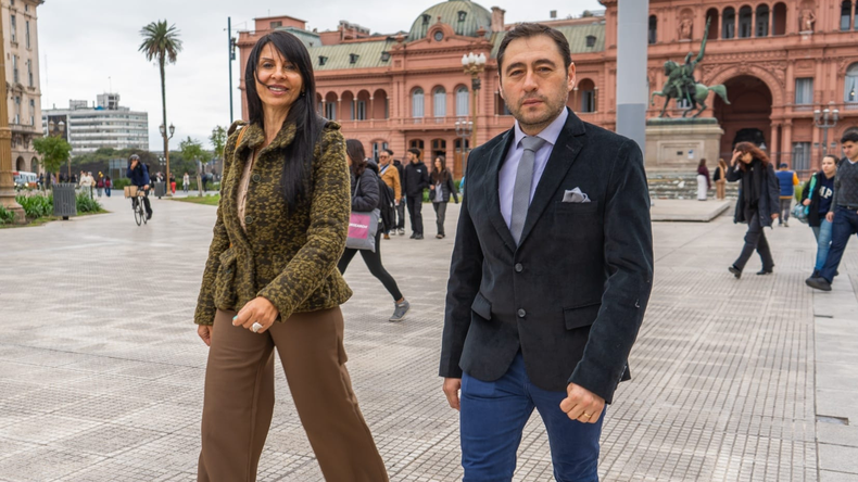 Afuera del Senado, Villaverde trata de retener la presidencia del ...