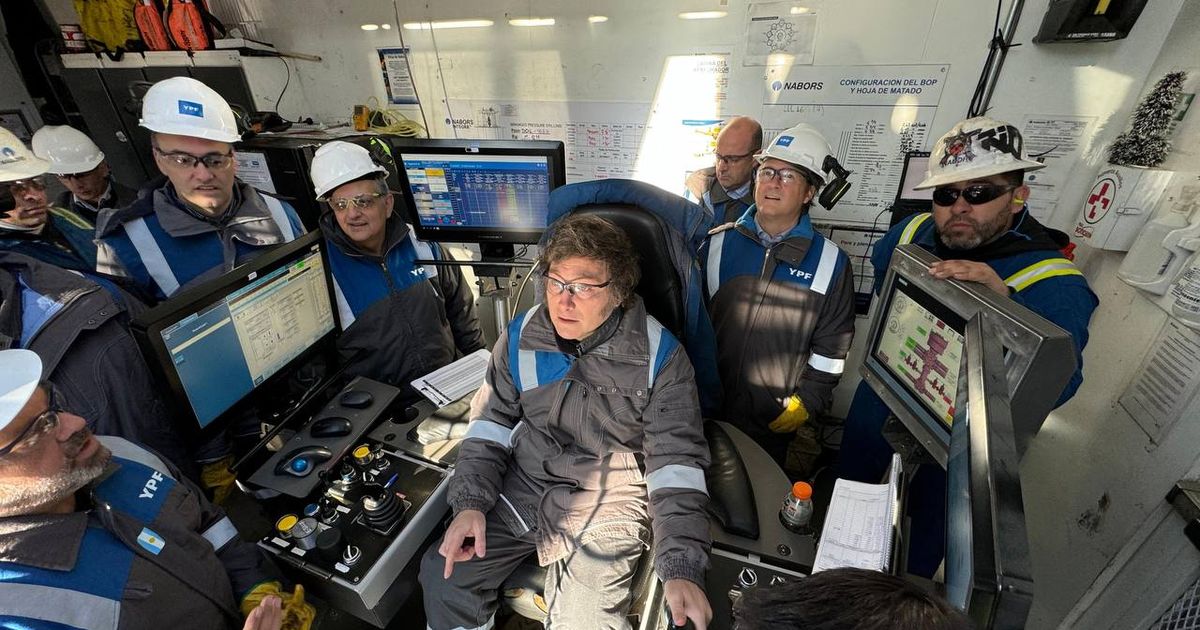 Javier Milei en su burbuja: paso raudo por Neuquén, frío político y ...