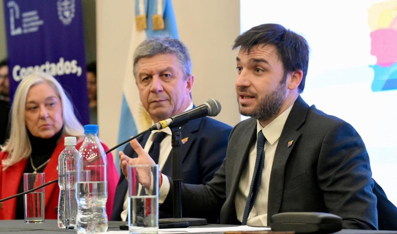 Chubut: Ignacio Torres presentó un proyecto para implementar la boleta ...