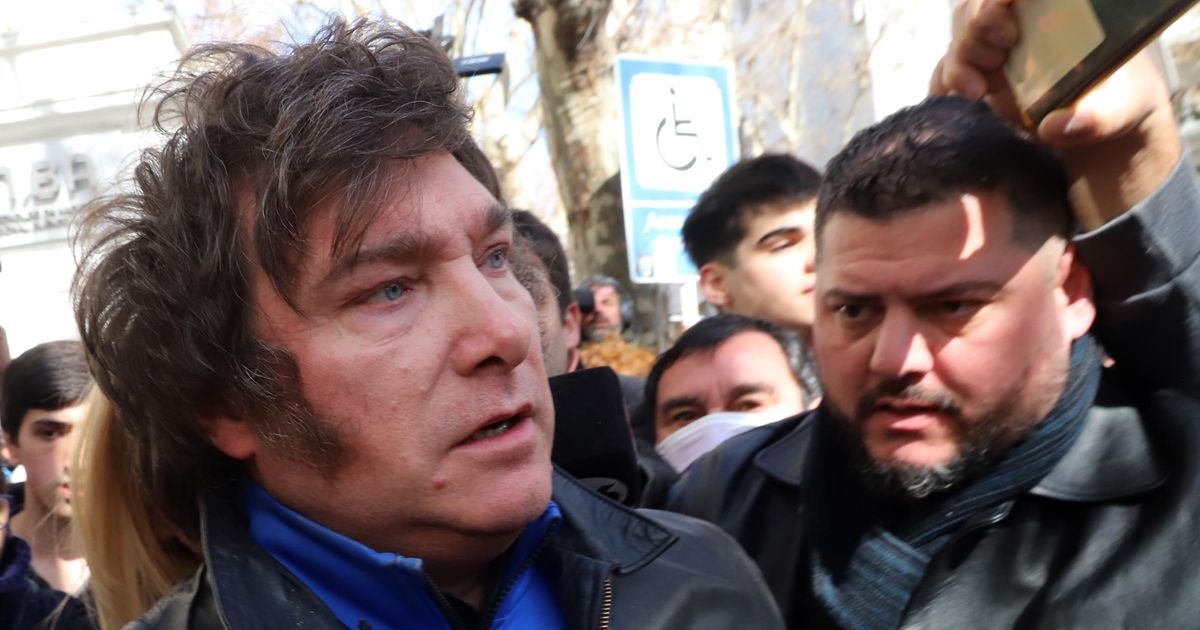 Le apuntan a Santiago Caputo por el flojo debate presidencial de Javier ...