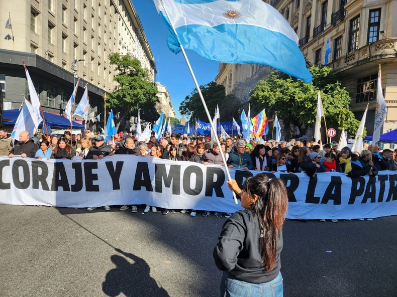 Las fotos de la marcha del peronismo a Plaza de Mayo en apoyo a CFK