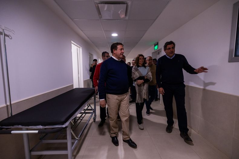 Río Negro: Alberto Weretilneck pinta su elefante blanco para exponer a ...