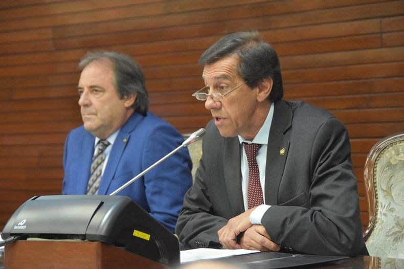 Carlos Sadir hace equilibrio fiscal y político en Jujuy: banca el ...