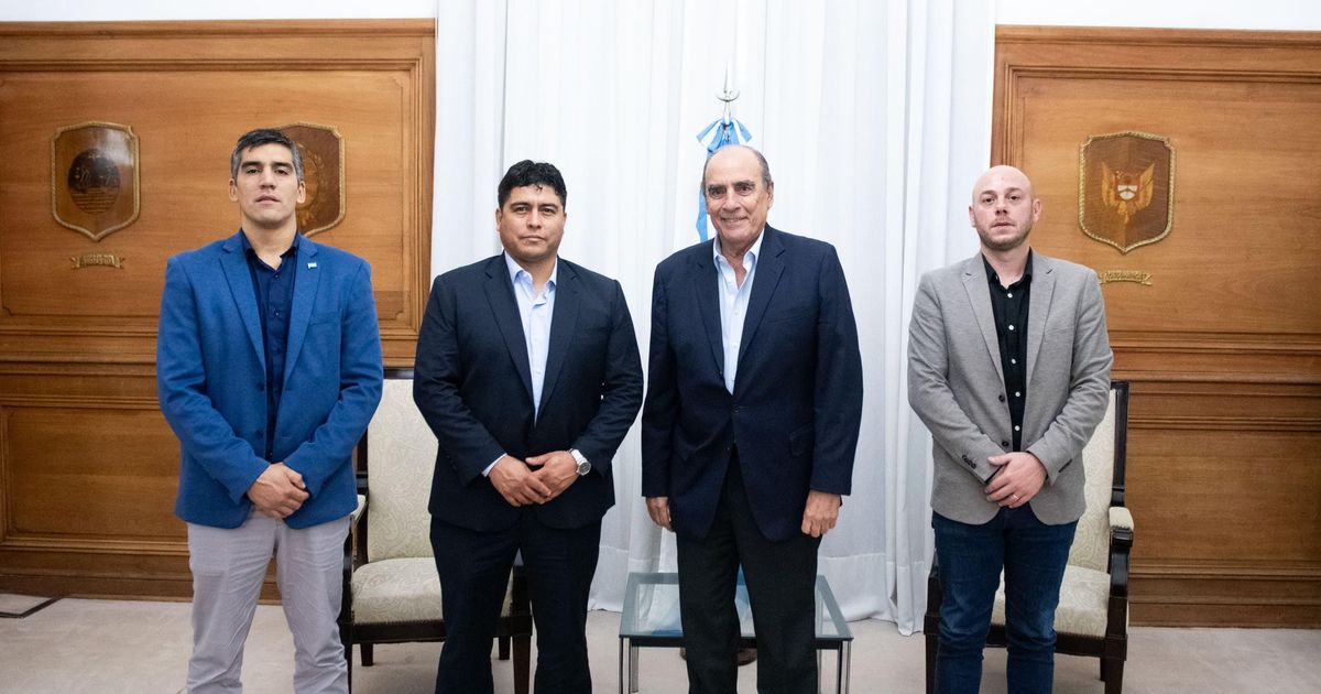 La paradoja de Claudio Vidal, el gobernador sindicalista jaqueado por despidos en Santa Cruz