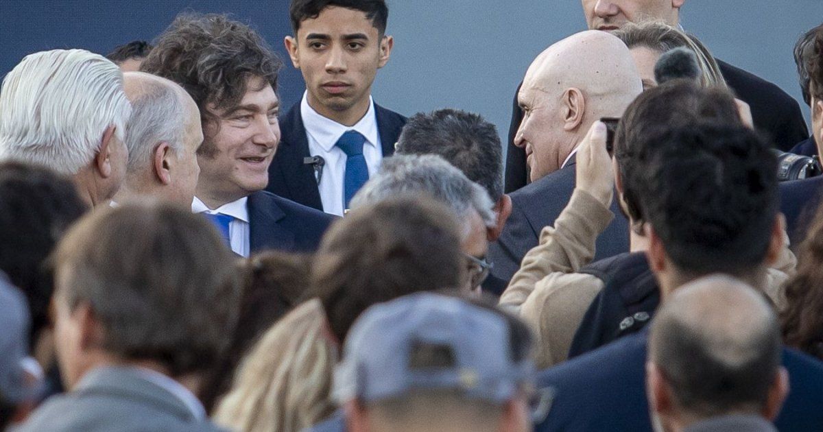 Javier Milei desarticuló un operativo clamor interno para bajar a José ...