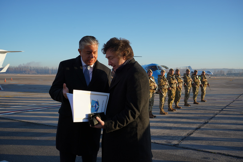 Javier Milei en su burbuja: paso raudo por Neuquén, frío político y ...