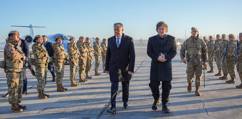 Javier Milei en su burbuja: paso raudo por Neuquén, frío político y ...