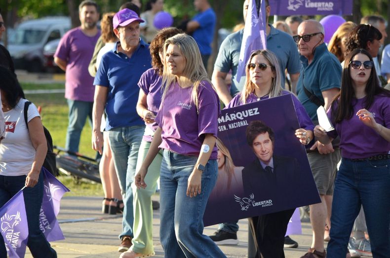 Neuquén: Nadia Márquez no se agranda, pero su nombre ya se proyecta en ...