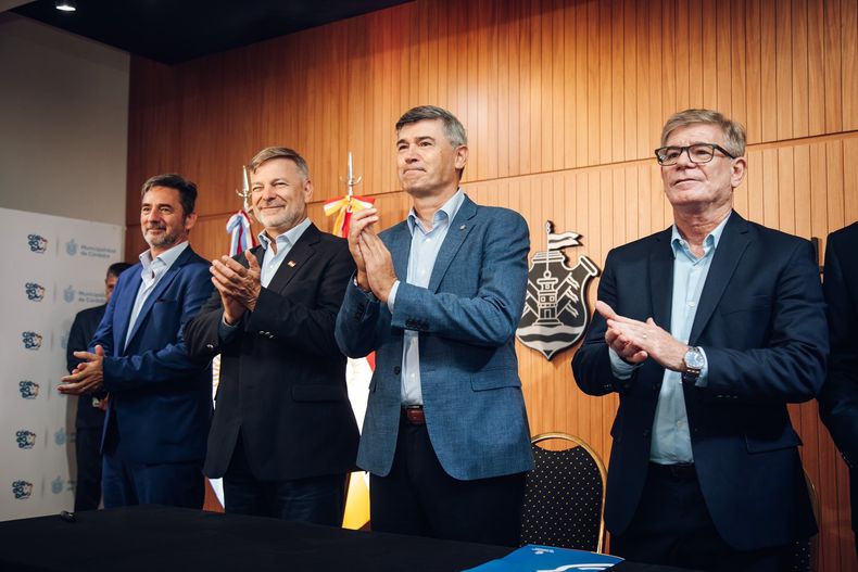 Daniel Passerini defiende el superávit y le patea a Rubén Daniele la ...