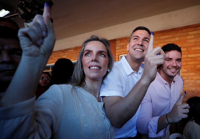 Santiago Peña se convirtió en el nuevo presidente de Paraguay