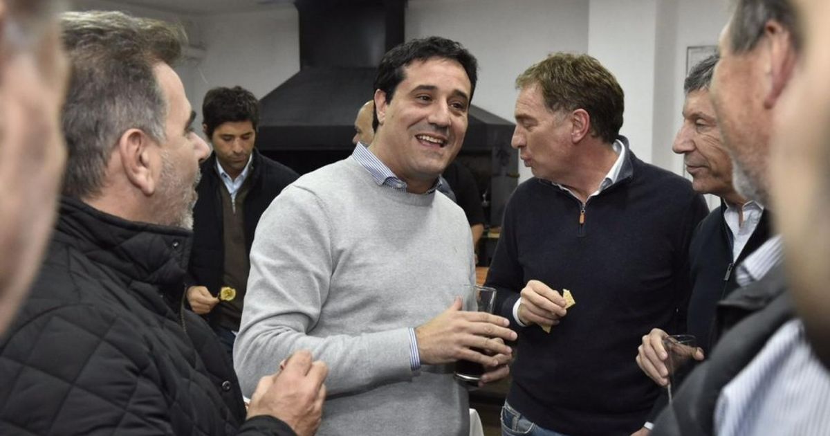 La UCR bonaerense sueña con que el cachetazo a Javier Milei empuje al ...