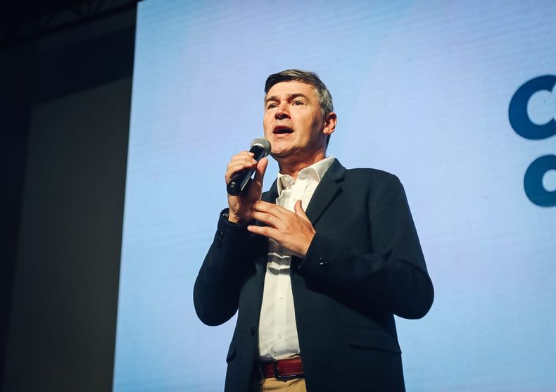 Daniel Passerini pone primera y relanza el transporte en la ciudad de ...