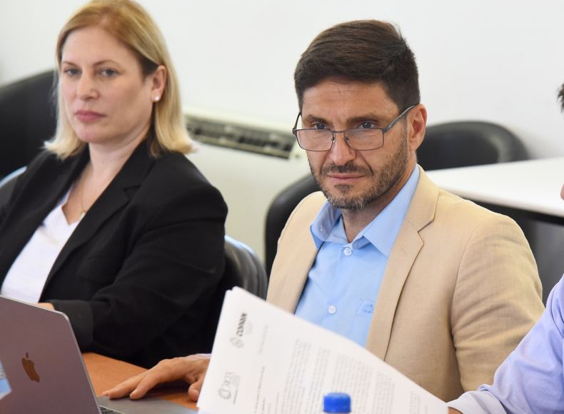 Maximiliano Pullaro calcula costos sin patalear tras la amenaza de Caputo