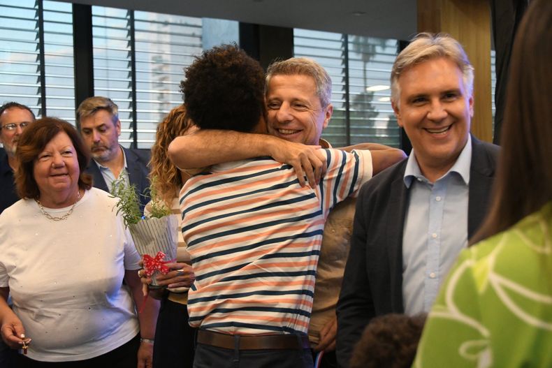 Encuesta: en su pago chico, Martín Llaryora y Damián Bernarte le ganan por más de ocho puntos a ...