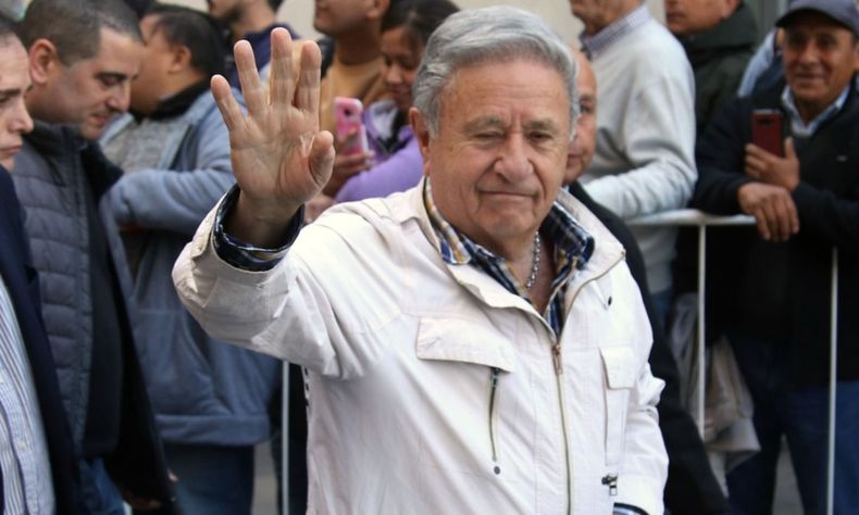 Duhalde asoma la cabeza: qué busca y qué tiene