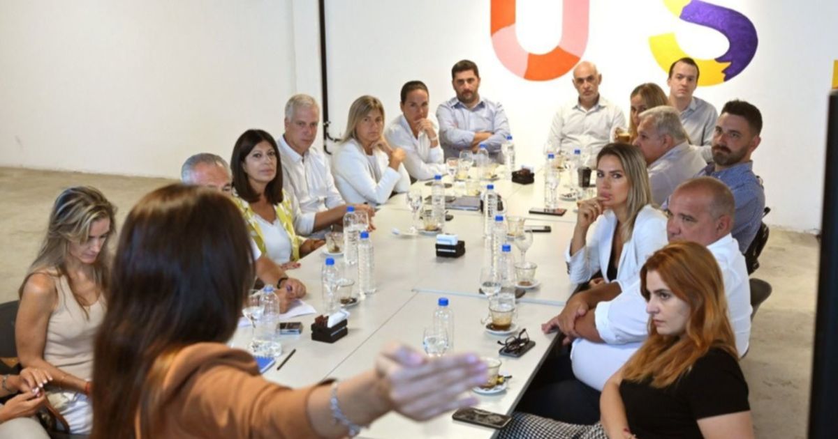 Losada y el socialismo suman fotos para la interna del frente opositor